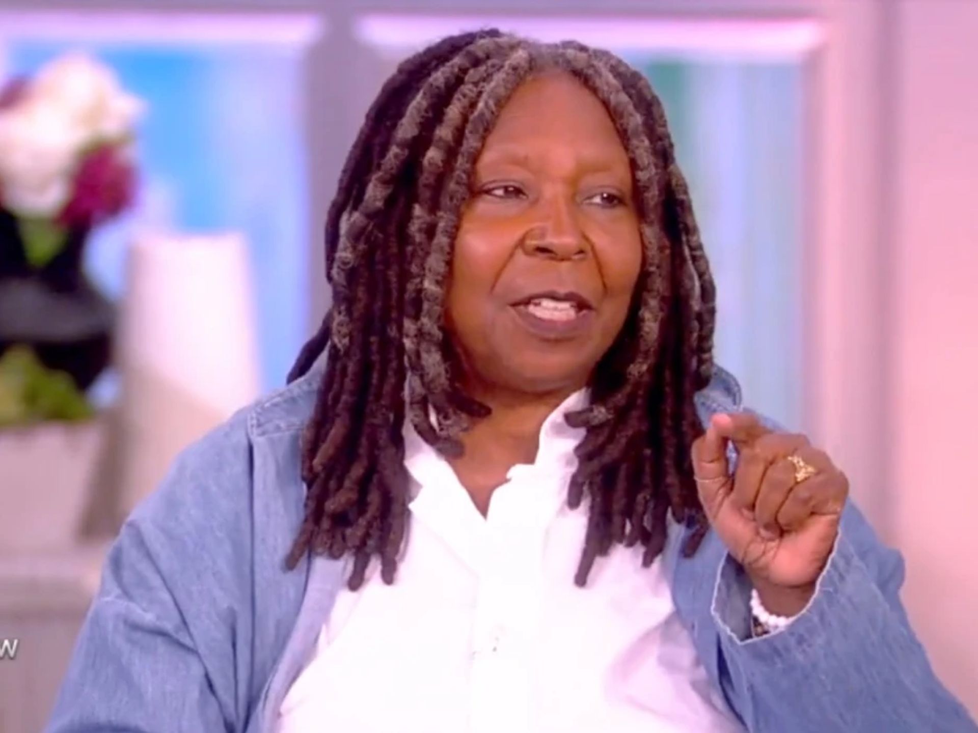 Whoopi Goldberg With Eyebrows Whoopi Goldberg Doesn't Have Eyebrows