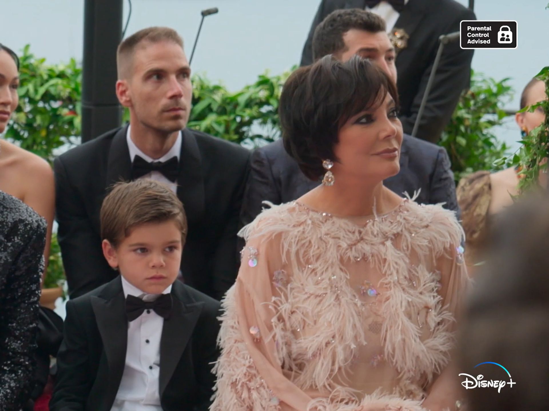 Karrisx Wedding Kris Jenner Breaks Down In Tears In New Footage Of