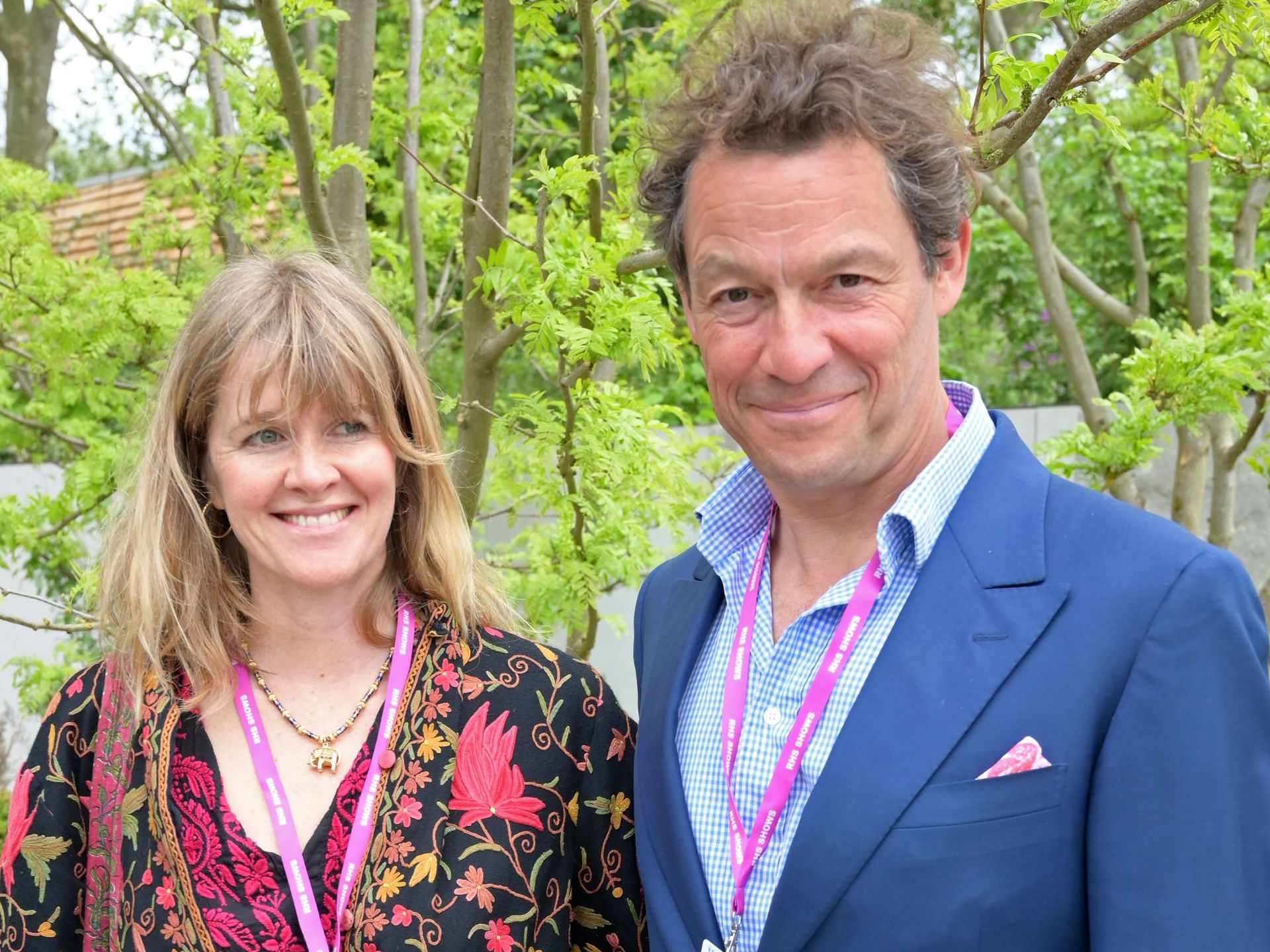 Muse De Dominic West Dominic West Is Seen Hiding In The Bushes While