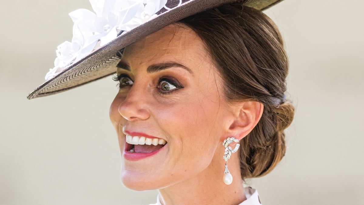 We've just found Kate Middleton's most famous bodycon coat in dress ...