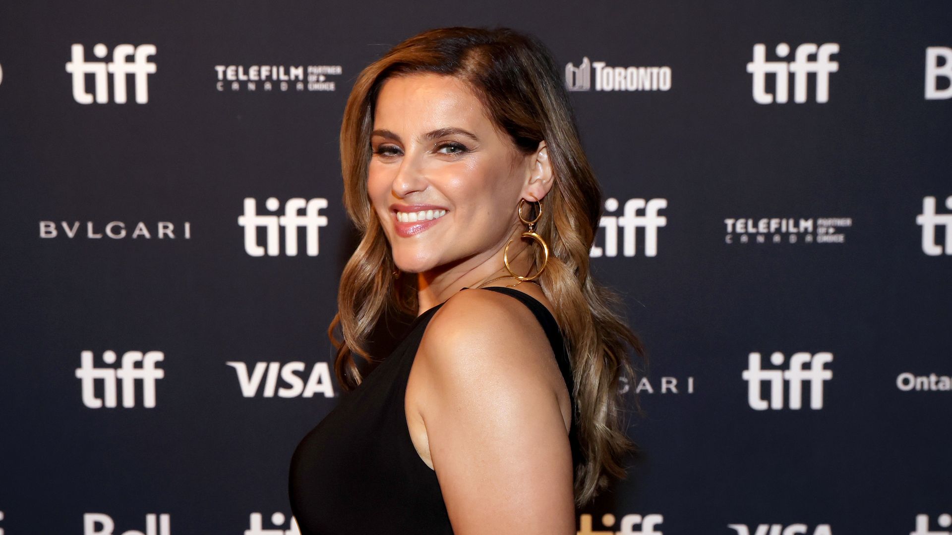 Nelly Furtado's curves look phenomenal in very tiny shorts that have ...