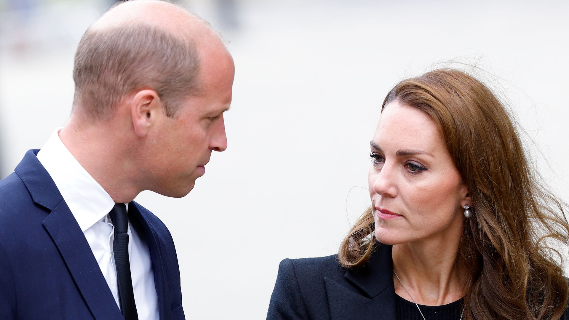 Prince William and Kate Middleton make moving tribute in Windsor on Liz ...
