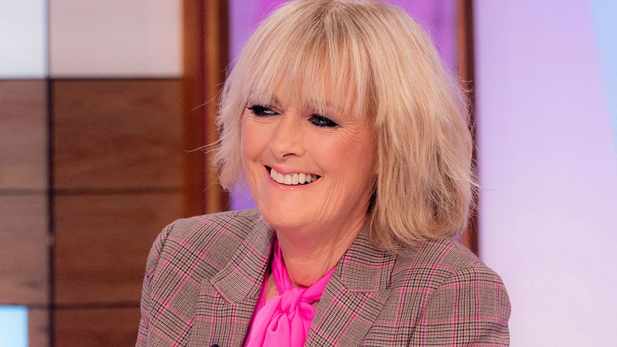 Loose Women's Jane Moore stuns in silhouette-flattering trousers and ...