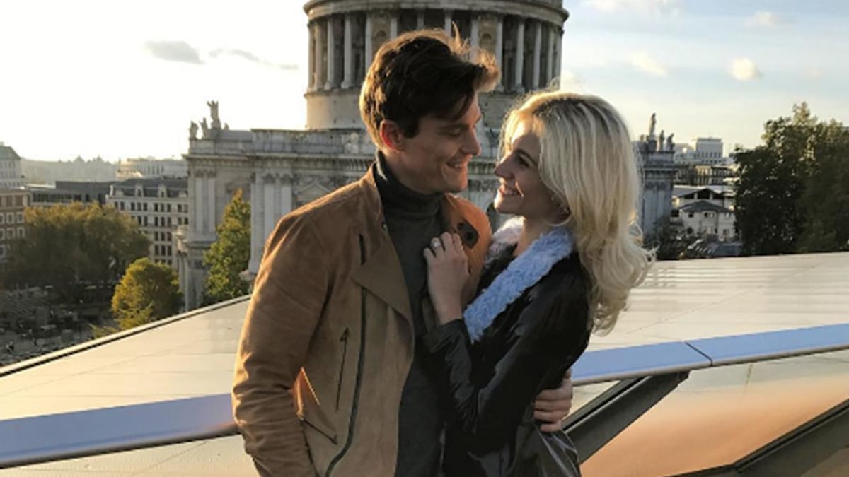 Pixie Lott is engaged – see the ring! | HELLO!