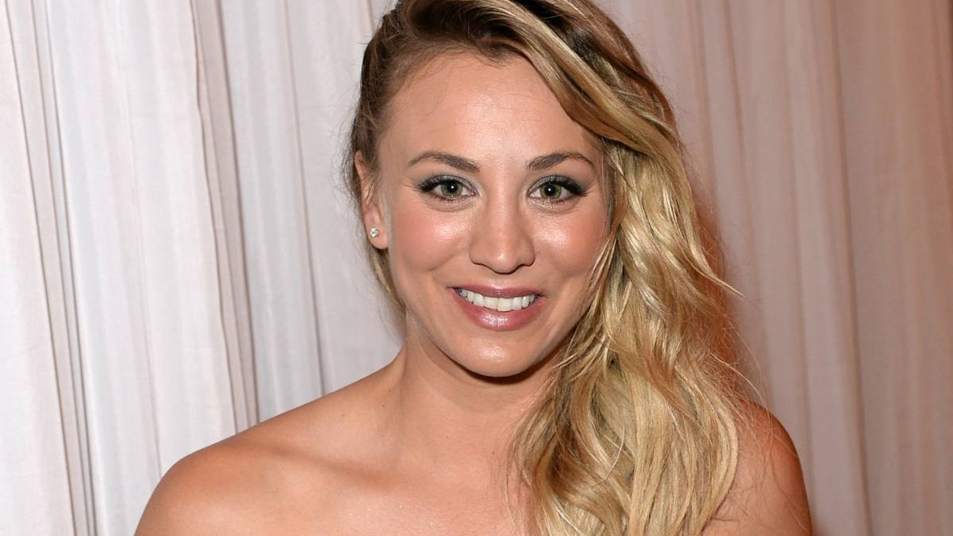 Kaley Cuoco transforms LA mansion into jaw-dropping winter wonderland ...