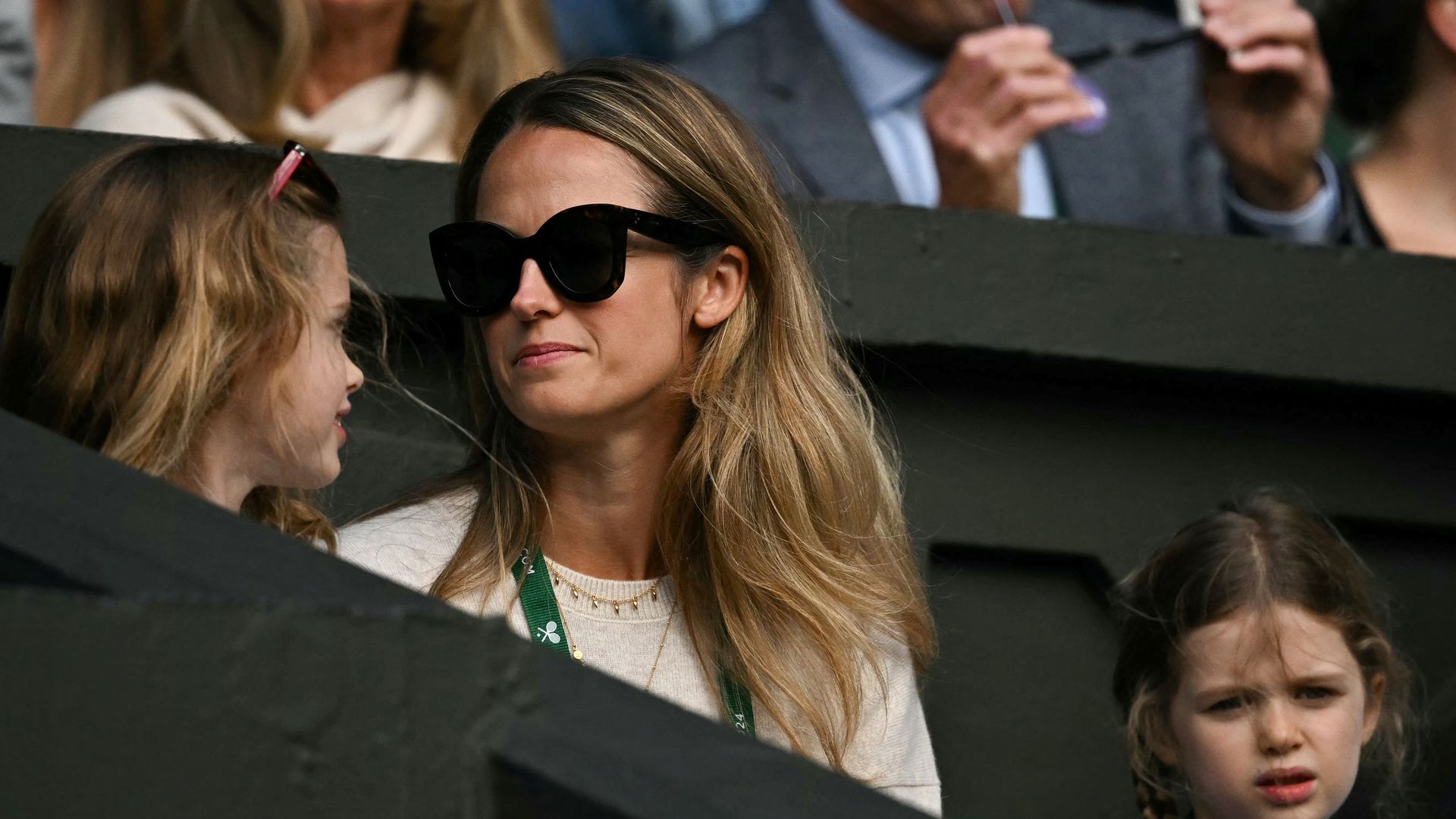 Andy Murray supported by Kim and their eldest daughters during tearful ...