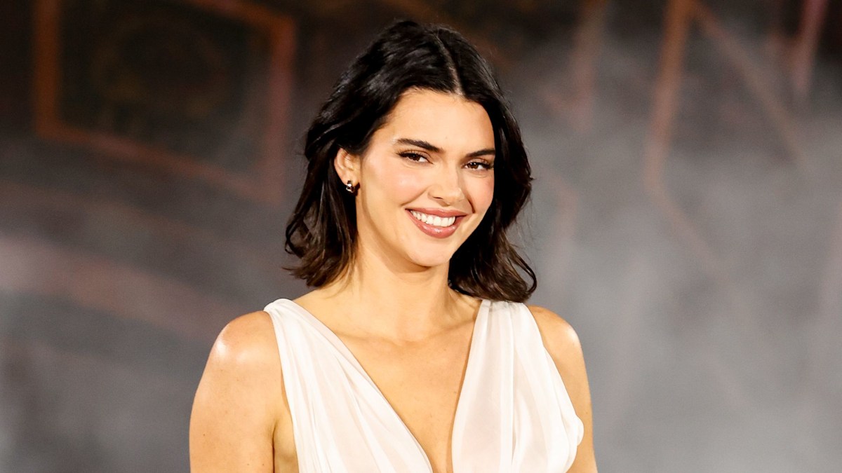 Why Kendall Jenner's flannel shirt is a holiday season hero | HELLO!