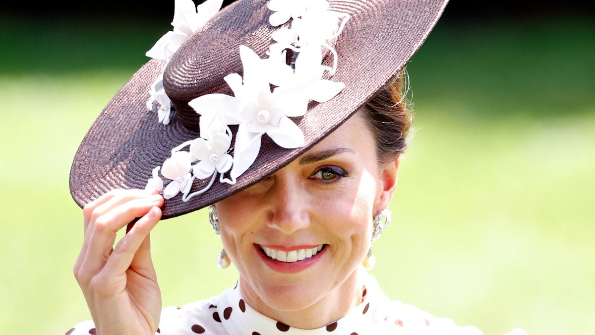 10 best fascinators for a wedding or a day at the races | HELLO!