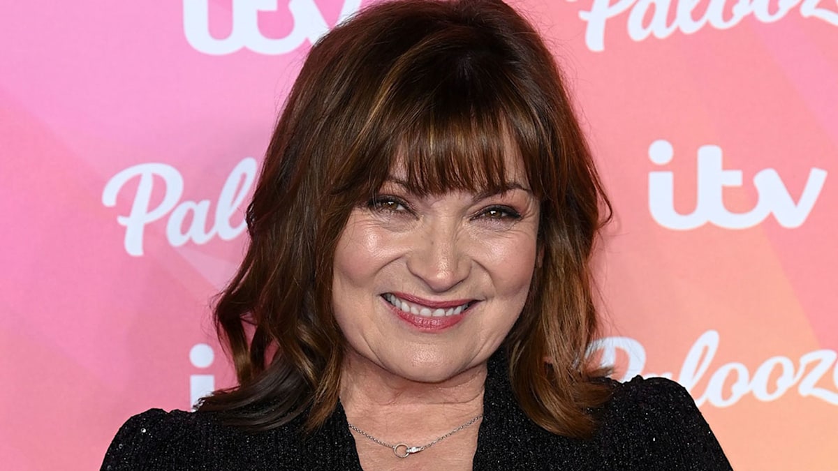 Lorraine Kelly sends fans wild in bold Karen Millen dress – and it's on ...
