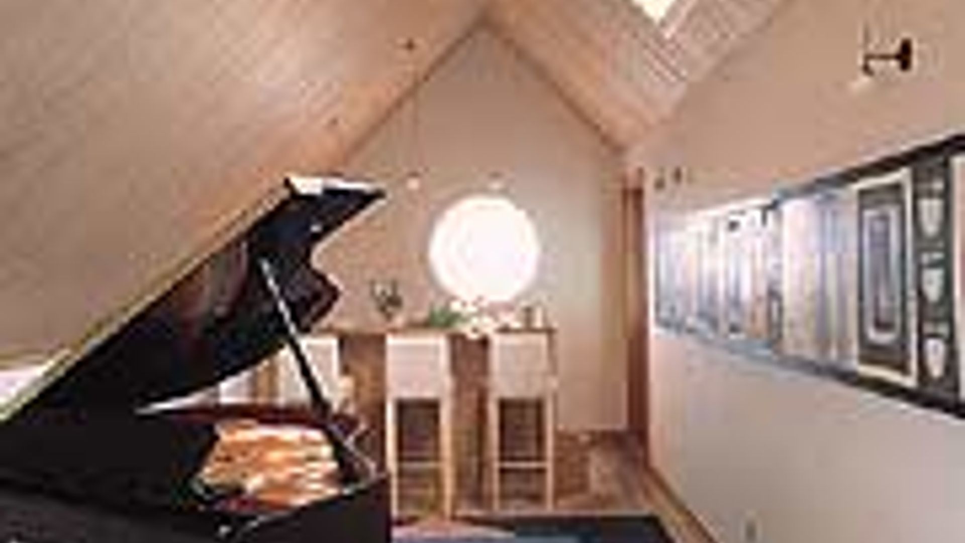 A GLIMPSE INSIDE BONOS PLUSH DUBLIN HOTEL | HELLO!