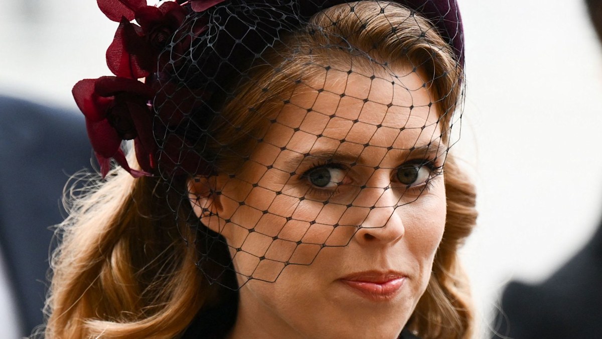 Princess Beatrice's debuts tumbling new hairstyle - and you should see ...