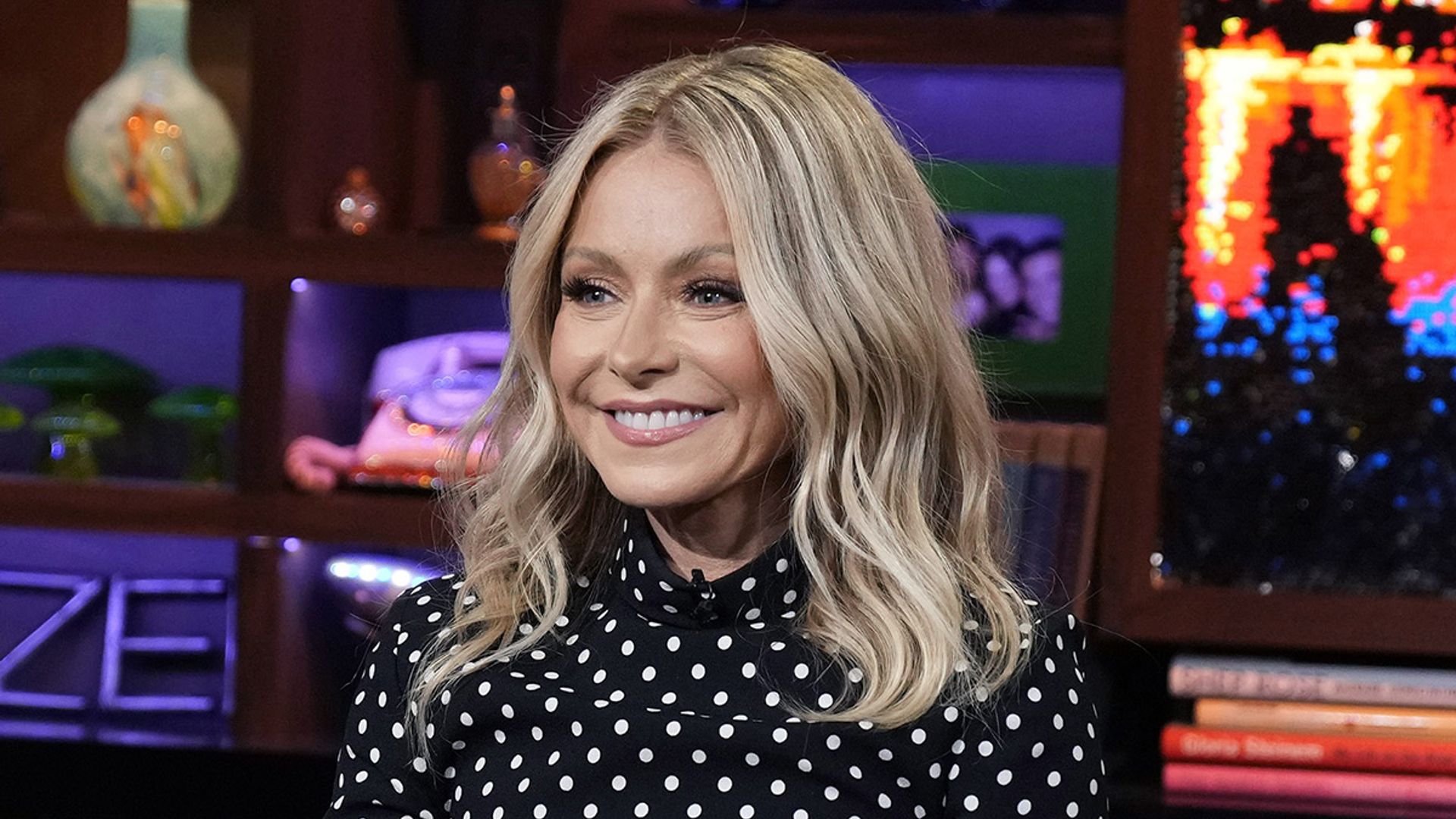 Kelly Ripa rocks cozy chic for night in with real housewife Lisa Rinna ...