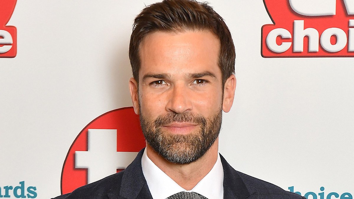 Gethin Jones shares peek inside luxury bachelor pad with workout selfie ...