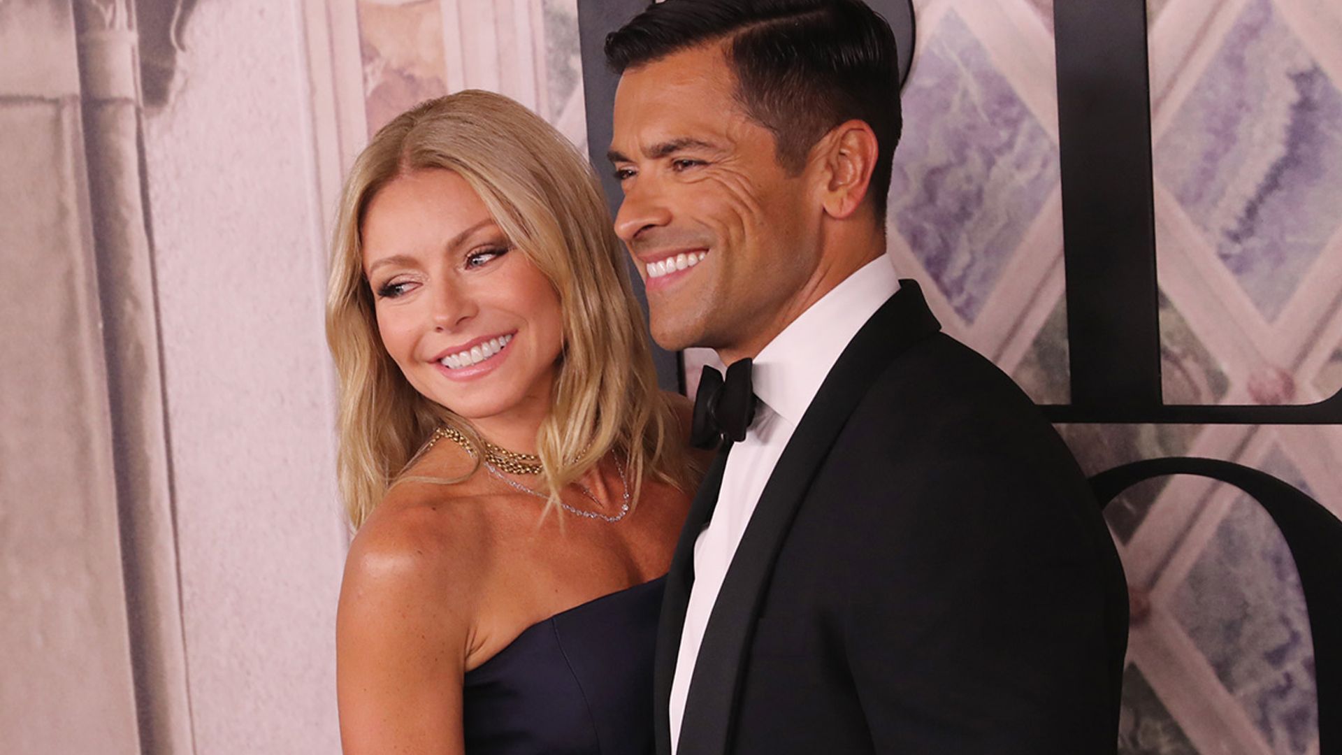 Kelly Ripa's dazzling engagement ring - and how she nearly didn't get ...
