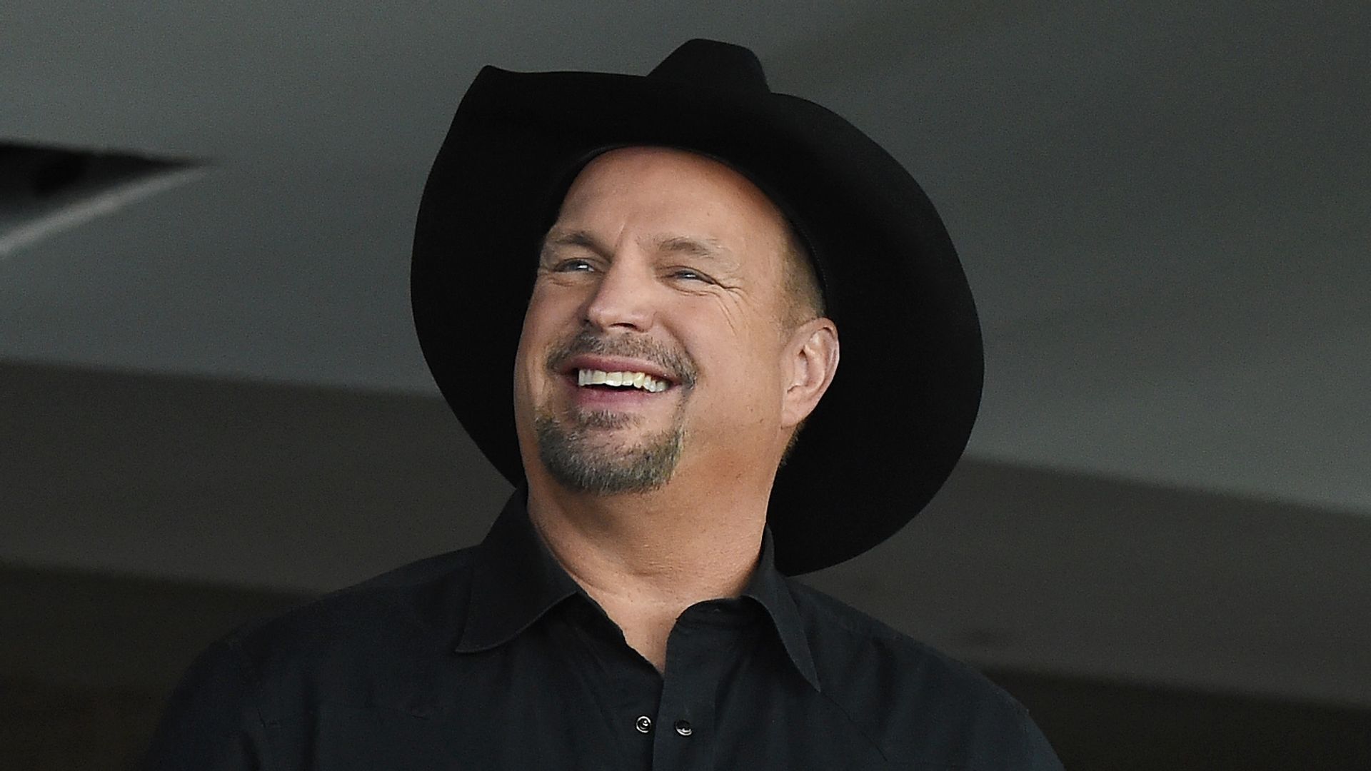 Garth Brooks supports Dylan Mulvaney, reveals sweet reason wife Trisha ...