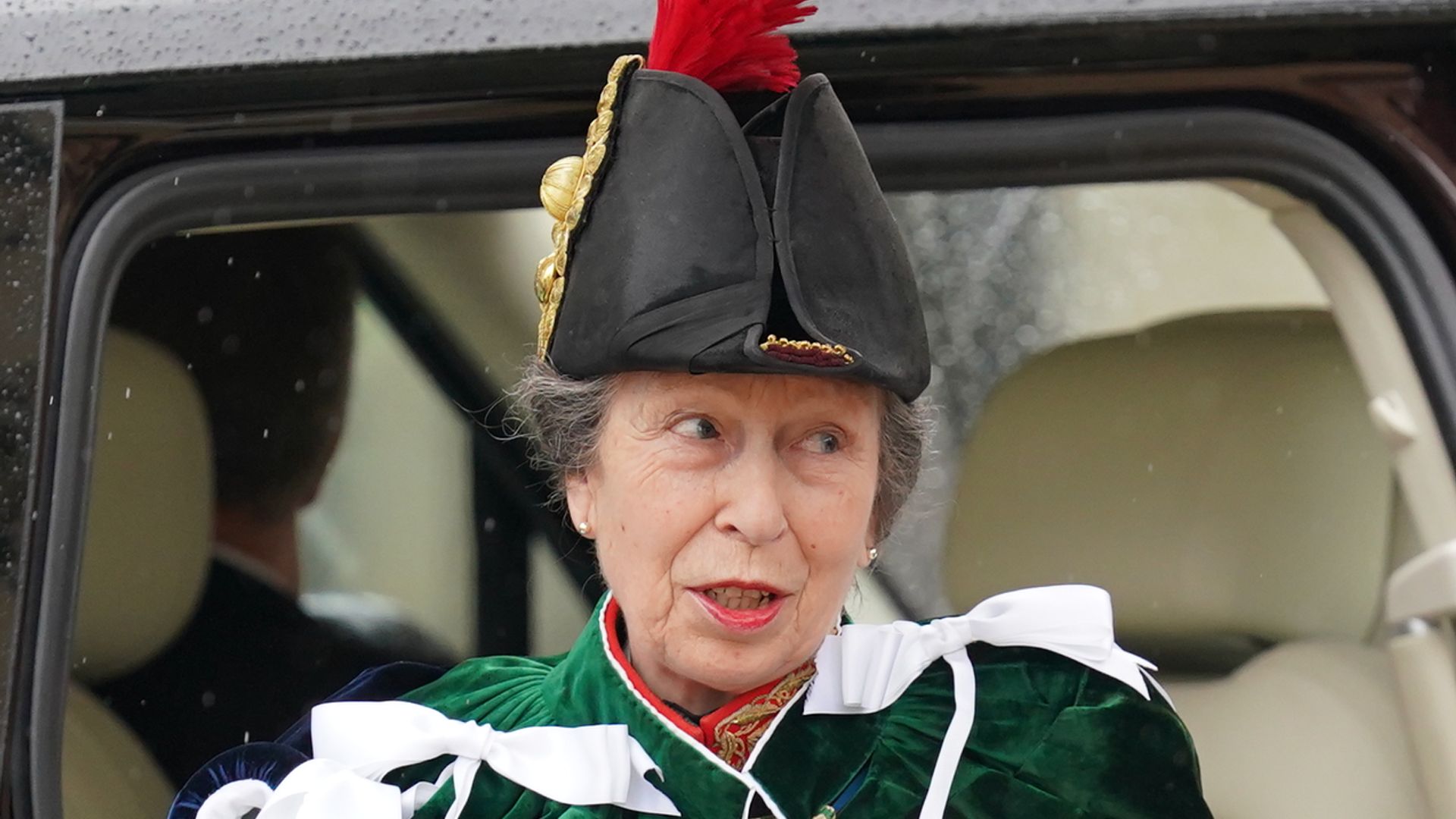 How Princess Anne made speedy mid-coronation outfit change inside ...