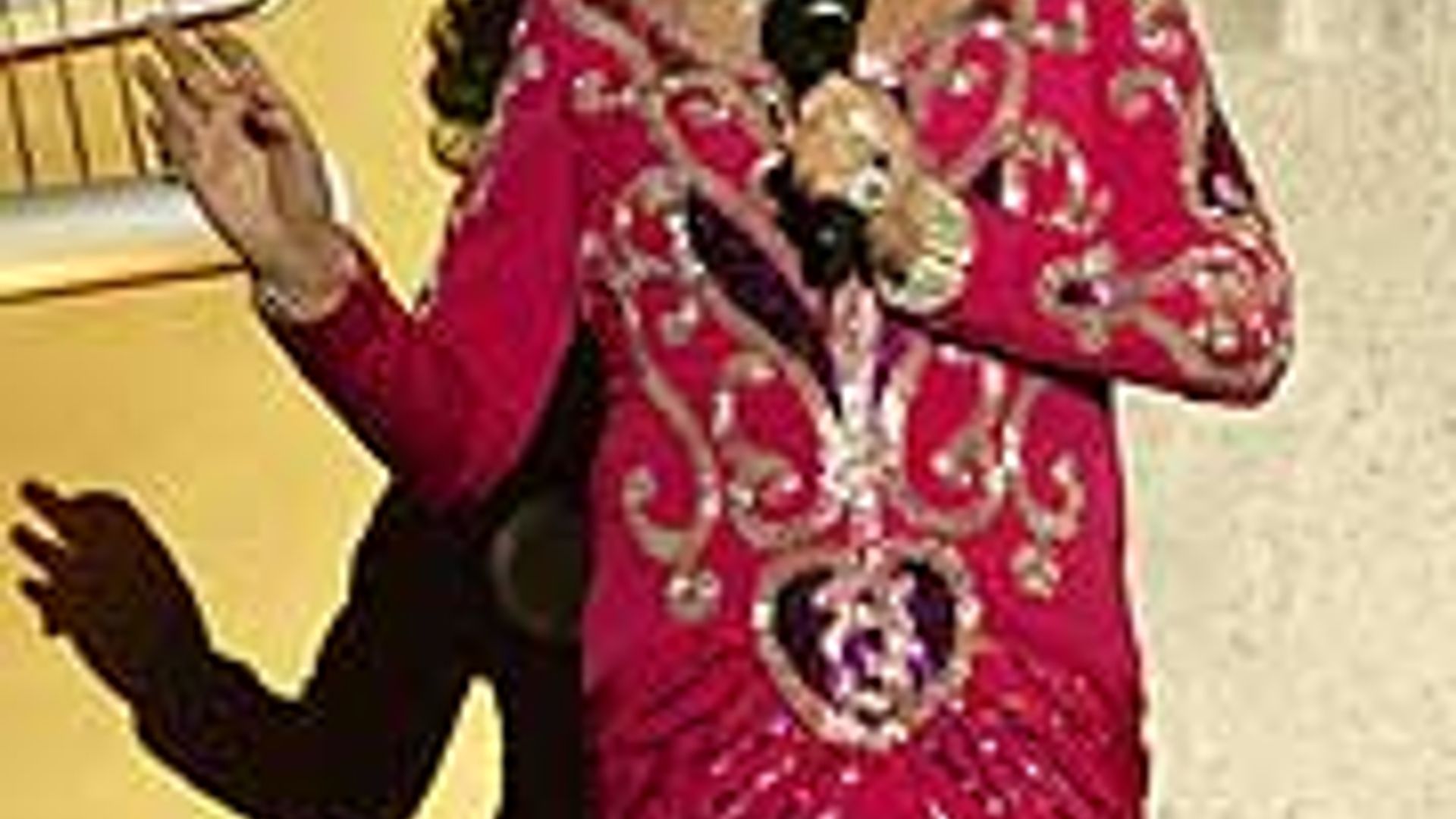 'NAUGHTY' NICOLE GETS A TELLING-OFF FROM DAME EDNA | HELLO!