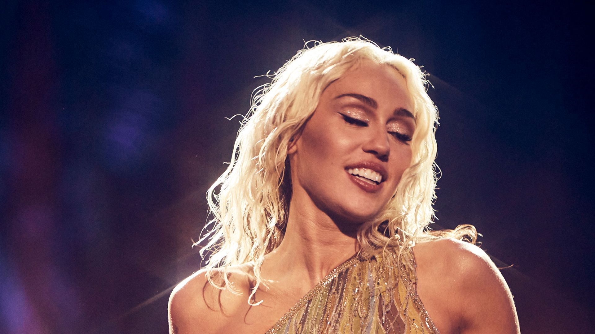 Miley Cyrus' VMAs shocker 10 years later: her incredible transformations then and now photos ...