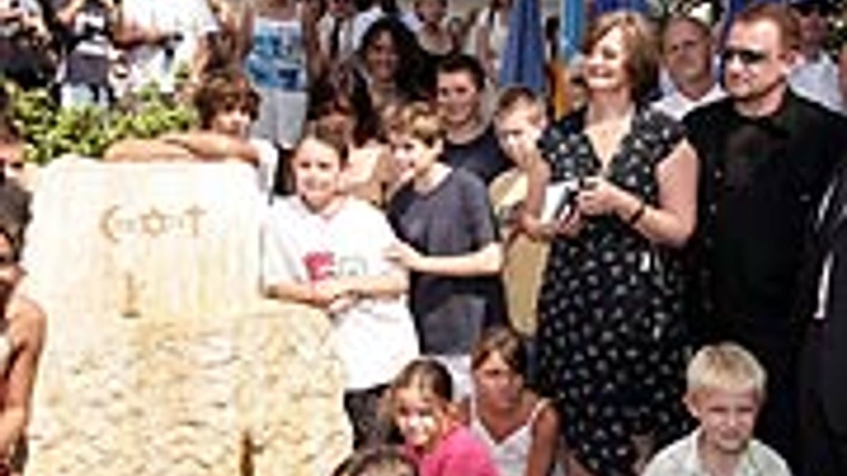 Cherie Blair and Bono team up to unveil fountain of harmony | HELLO!