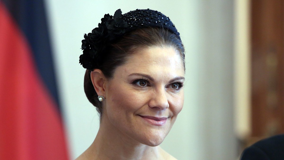 Crown Princess Victoria wows in slinky feathered gown for glitzy ...