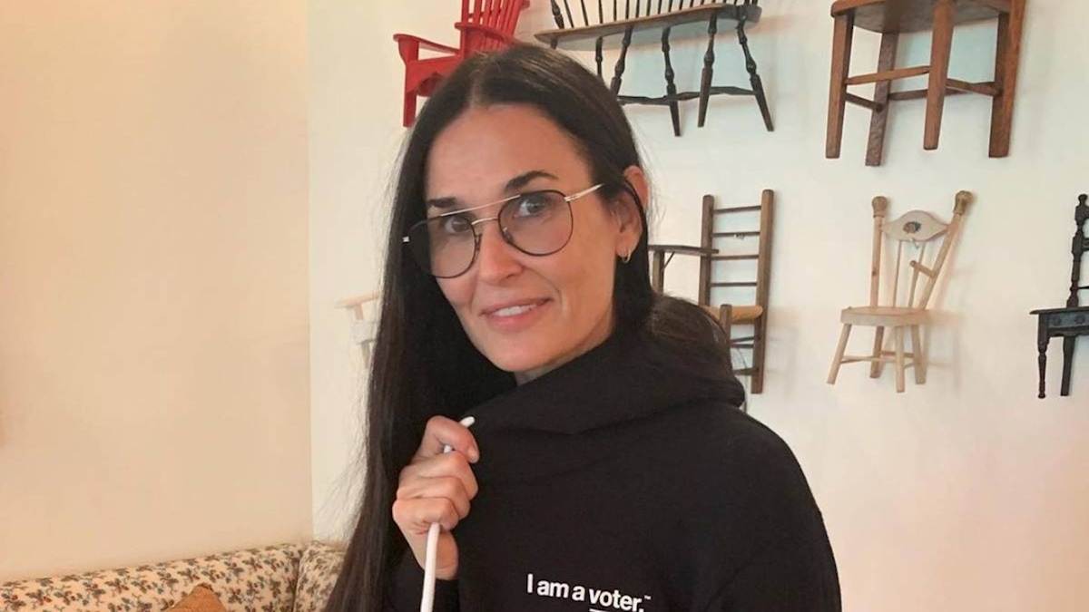 Demi Moore's living room looks like a Christmas tree farm in ...