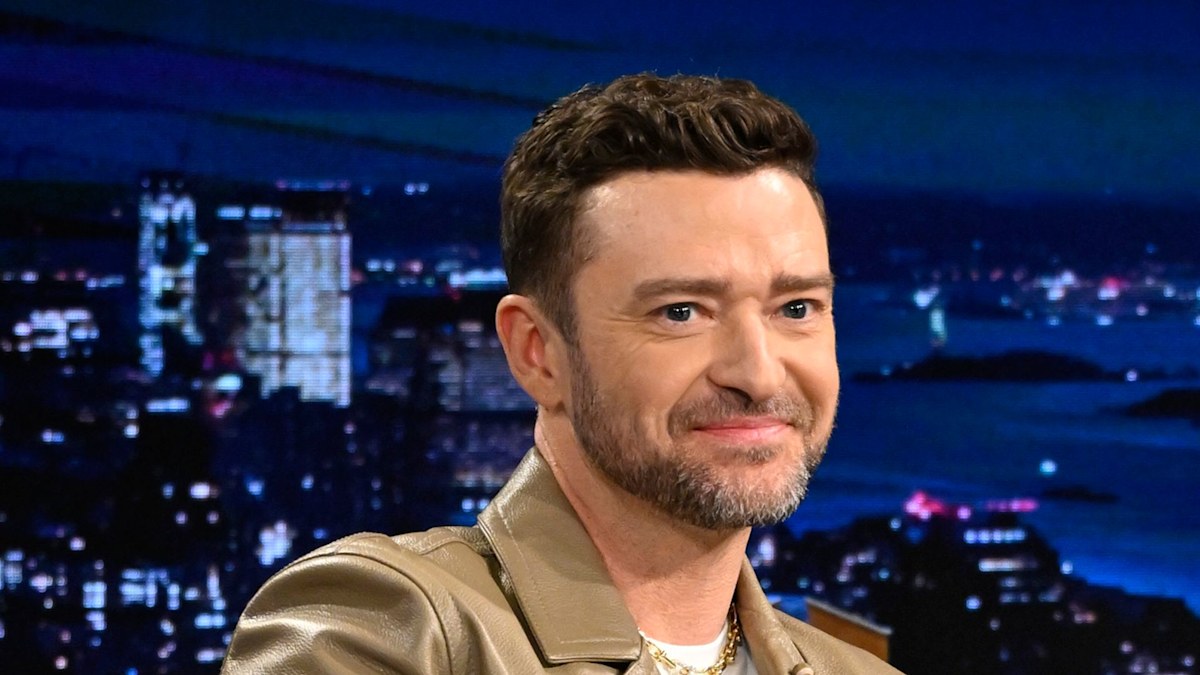 Justin Timberlake suffers wardrobe malfunction — but fans can't stop ...