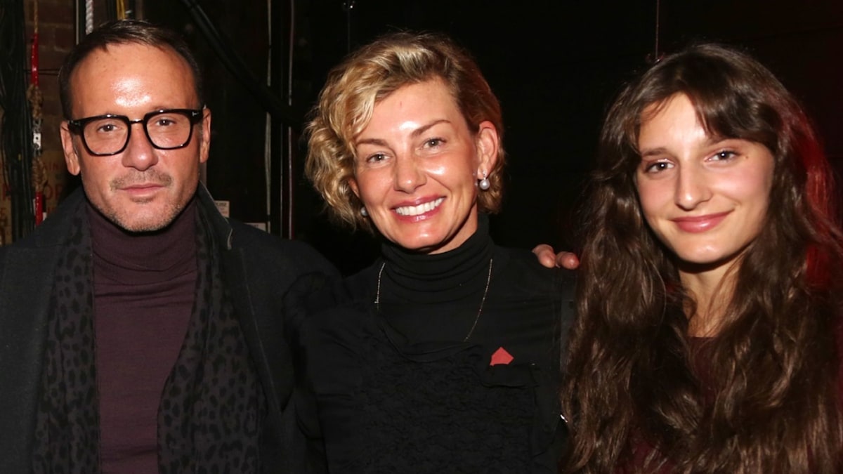 Tim McGraw's daughter Audrey sits on Justin Timberlake's knee in very ...