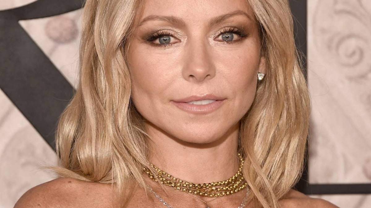 Kelly Ripa shares breathtaking beach photo during family vacation ahead ...