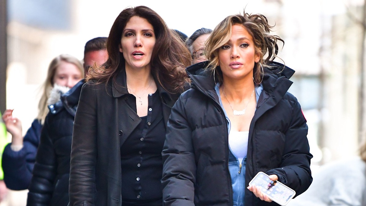 Jennifer Lopez leans on lookalike sister during challenging time as ...
