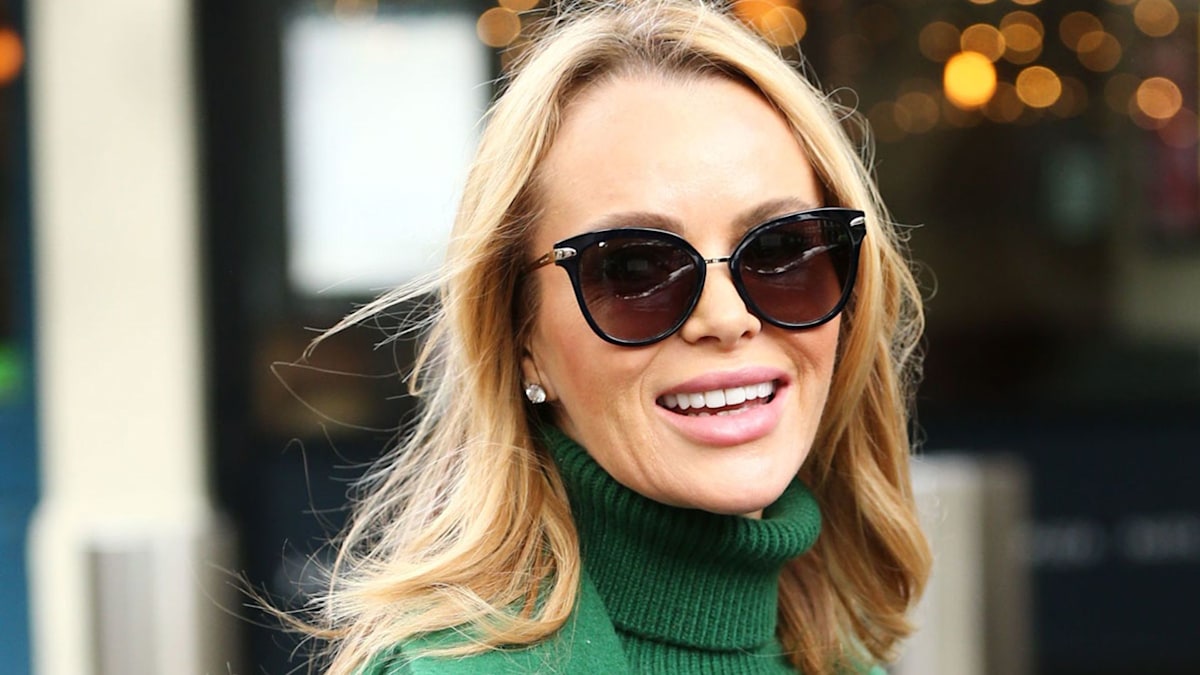 Amanda Holden channels Victoria Beckham in figure-flattering jeans | HELLO!
