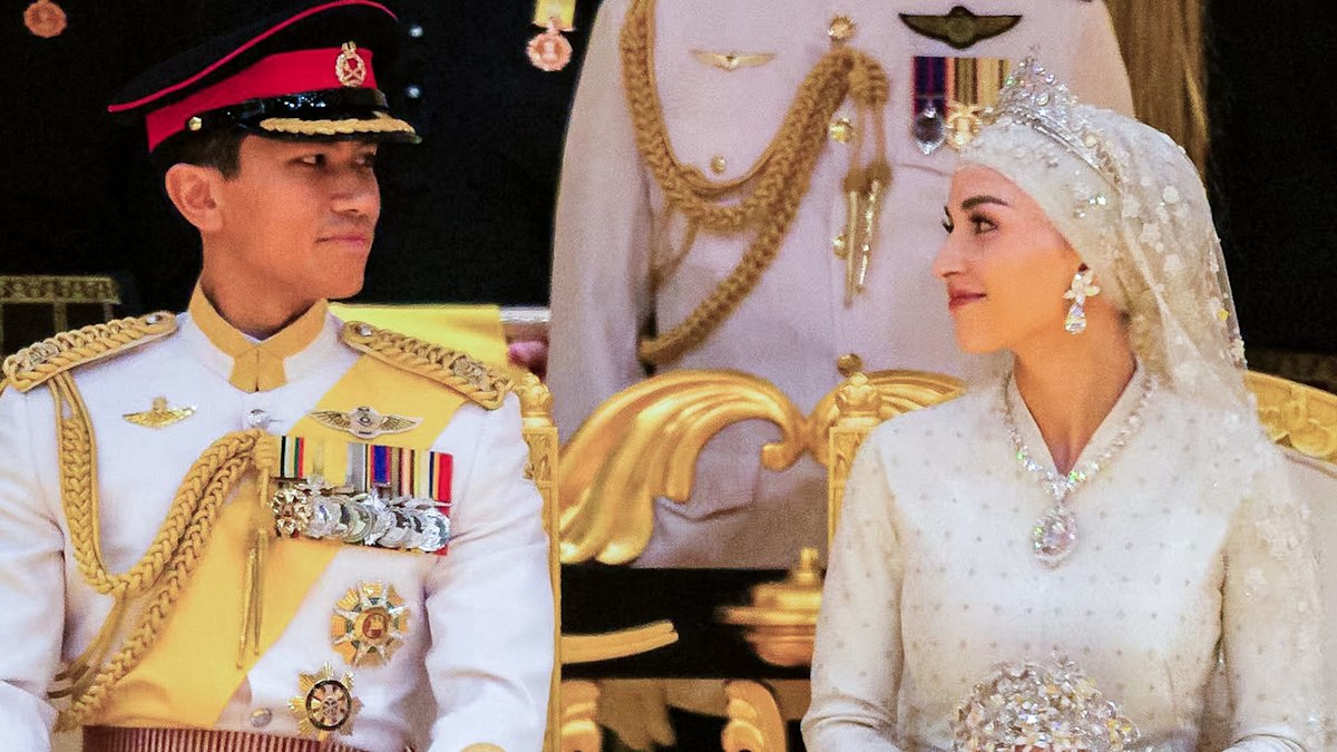 Brunei's Princess Anisha Rosnah shows off blossoming baby bump in new ...