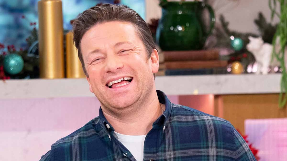 Jamie Oliver takes aim at Jennifer Aniston with controversial Friends ...
