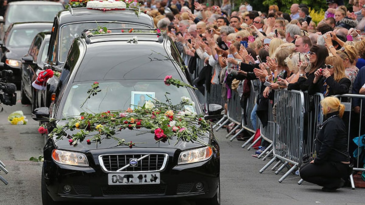 Cilla Black's funeral: Fans gather to pay their last respects | HELLO!