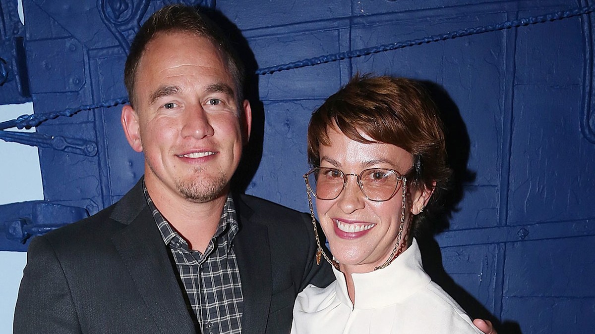 Alanis Morissette, 44, announces shock pregnancy with third child - see ...