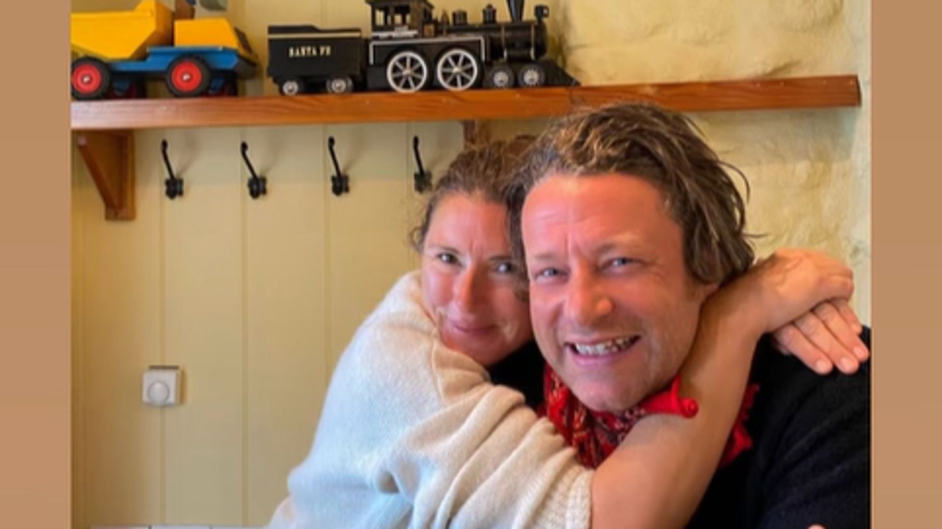 Jamie Oliver and wife Jools stun in unseen family photos - and fans ...