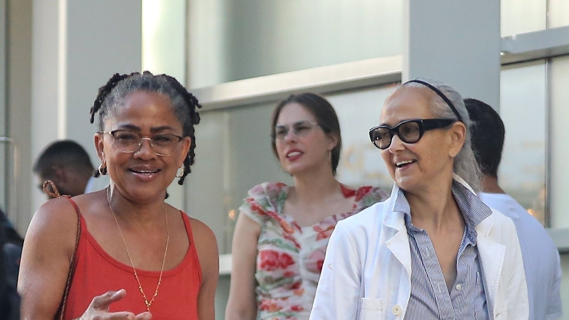 Meghan Markle's mom Doria Ragland, 66, dazzles in red jumpsuit for ...