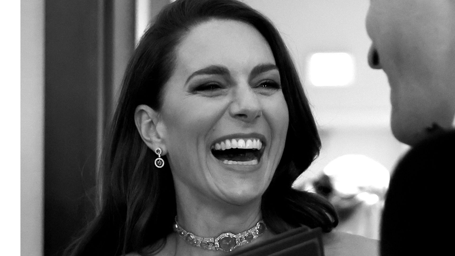 Why did Kate Middleton wear a brooch with the Queen's face on? | HELLO!