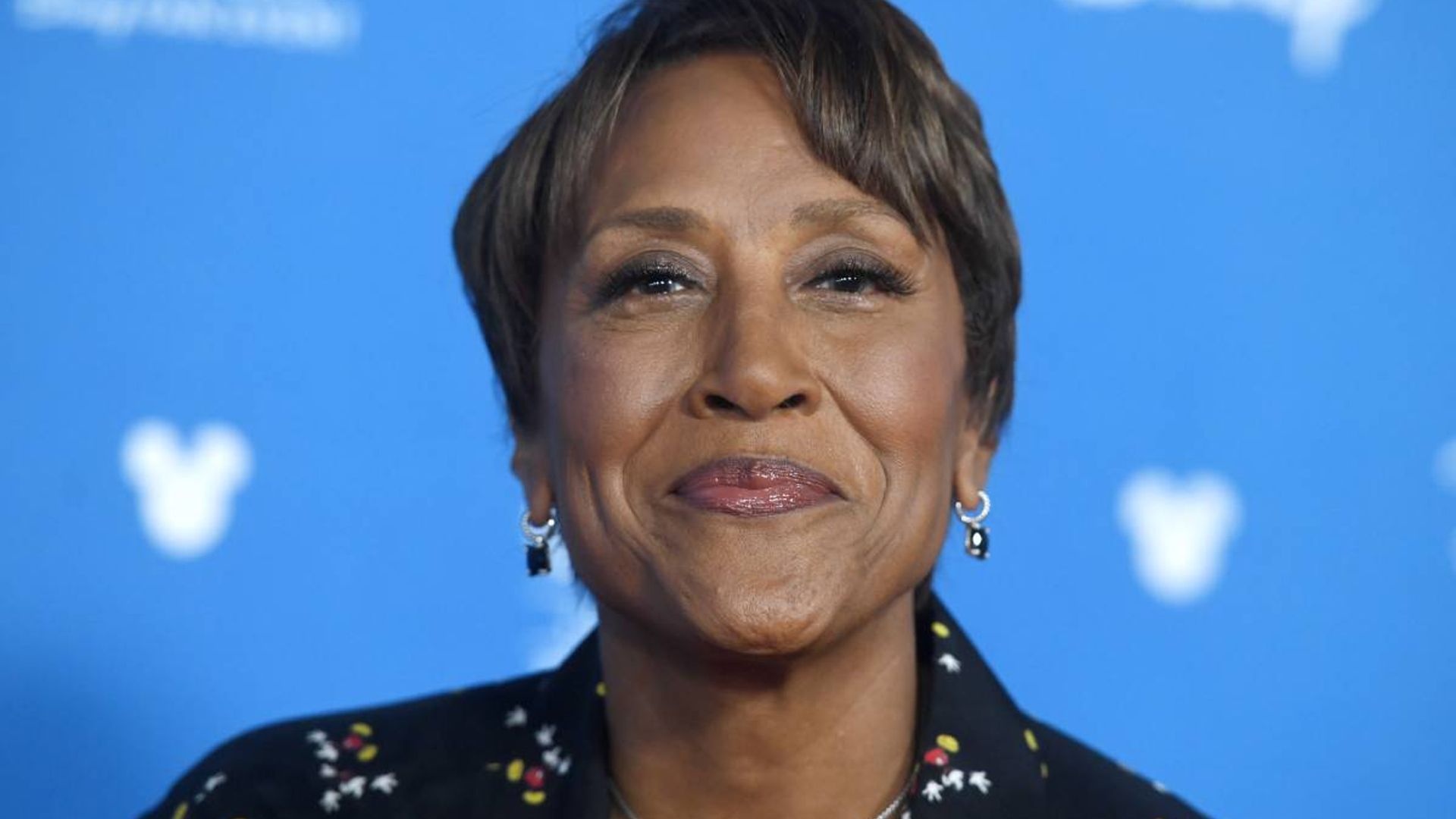 GMA's Robin Roberts causes a stir with rare family photo from garden at ...