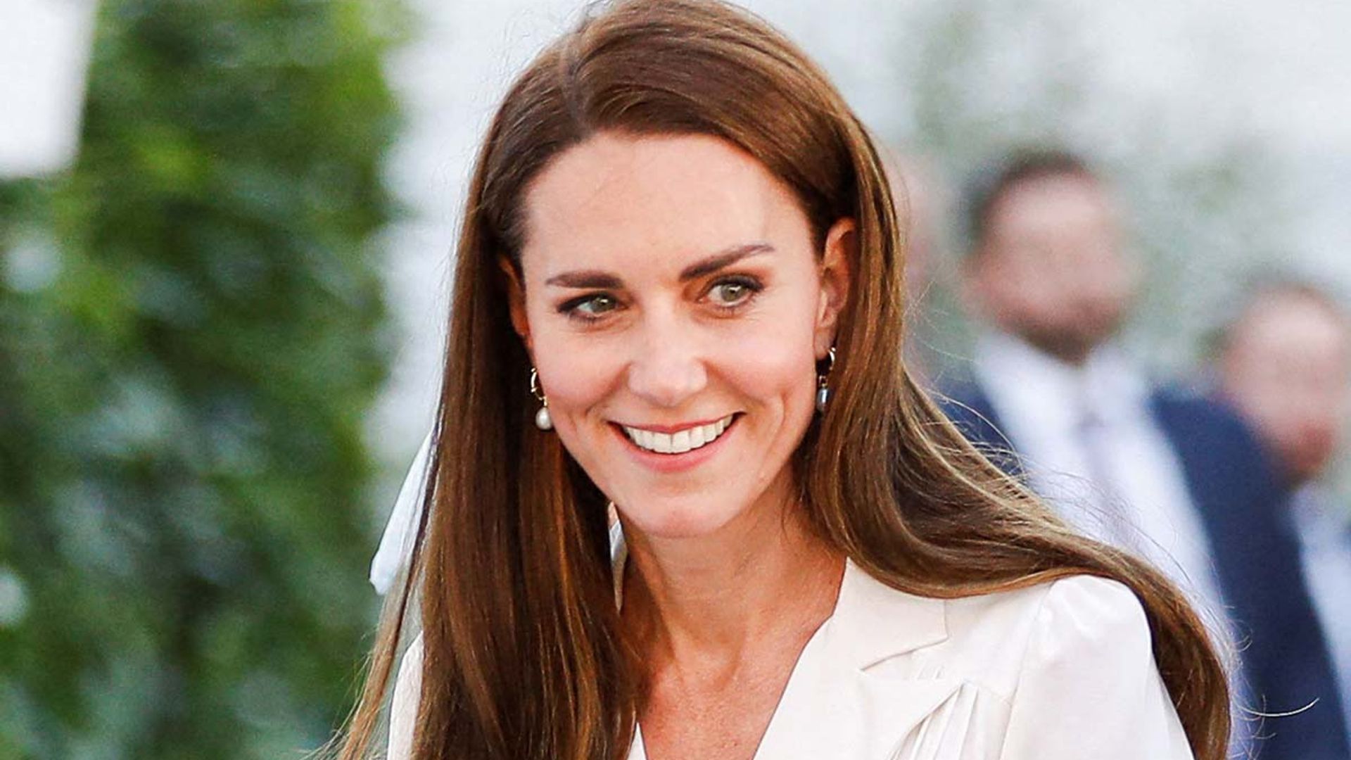 Kate Middleton is a vision in figure-skimming silk dress for poignant ...