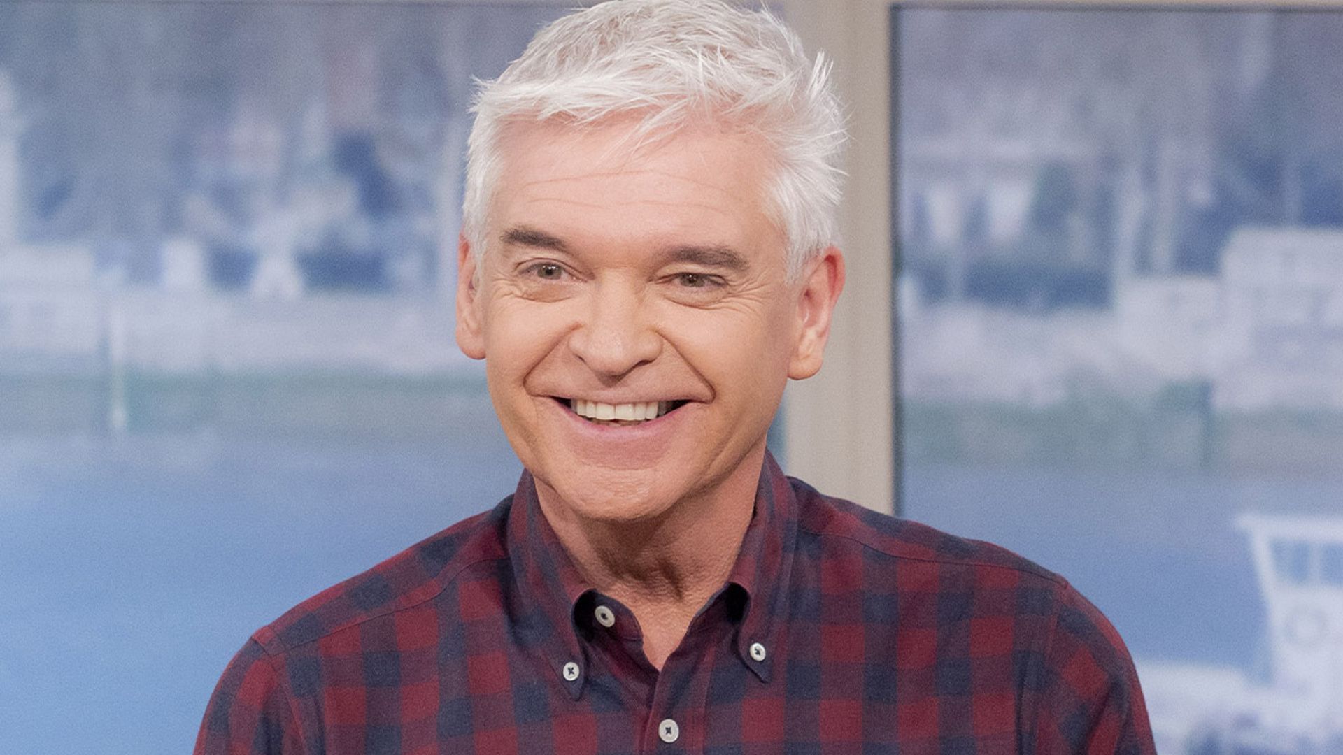 Phillip Schofield takes on hot and sweaty workout in private home gym ...
