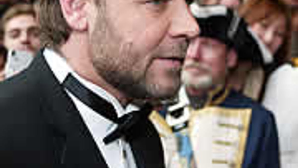 russell crowe, Russell Crowe drops anchor in Sydney | HELLO!