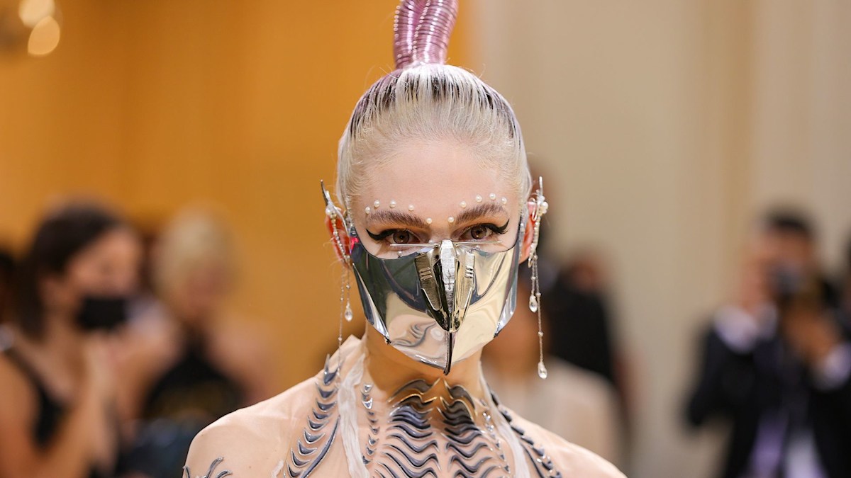 Elon Musk's ex-girlfriend Grimes debuts face tattoo to shocked fans ...