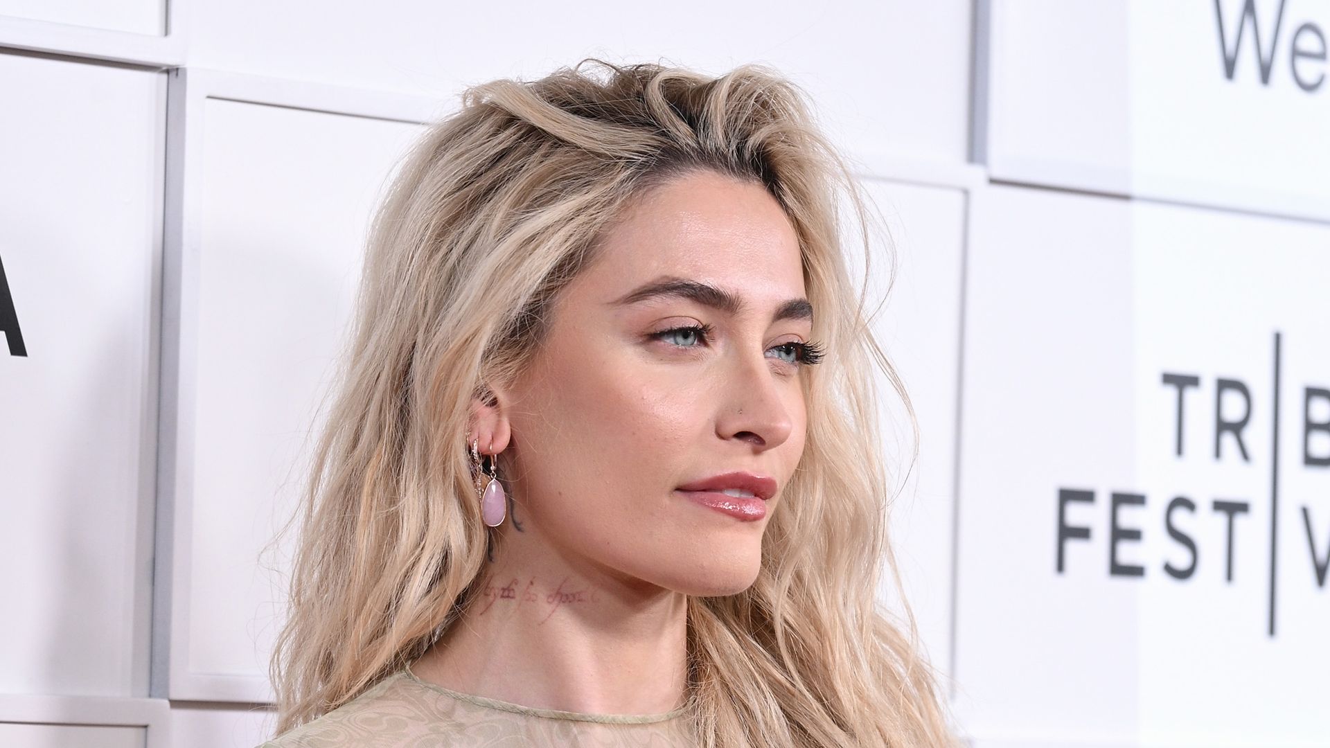 Paris Jackson takes jab at 'crying' paparazzi photos in social media ...