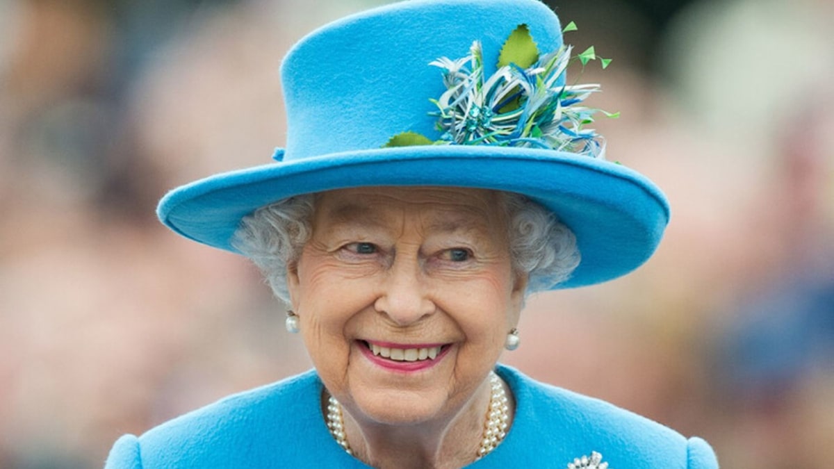The Queen makes rare interruption to Balmoral summer break for ...