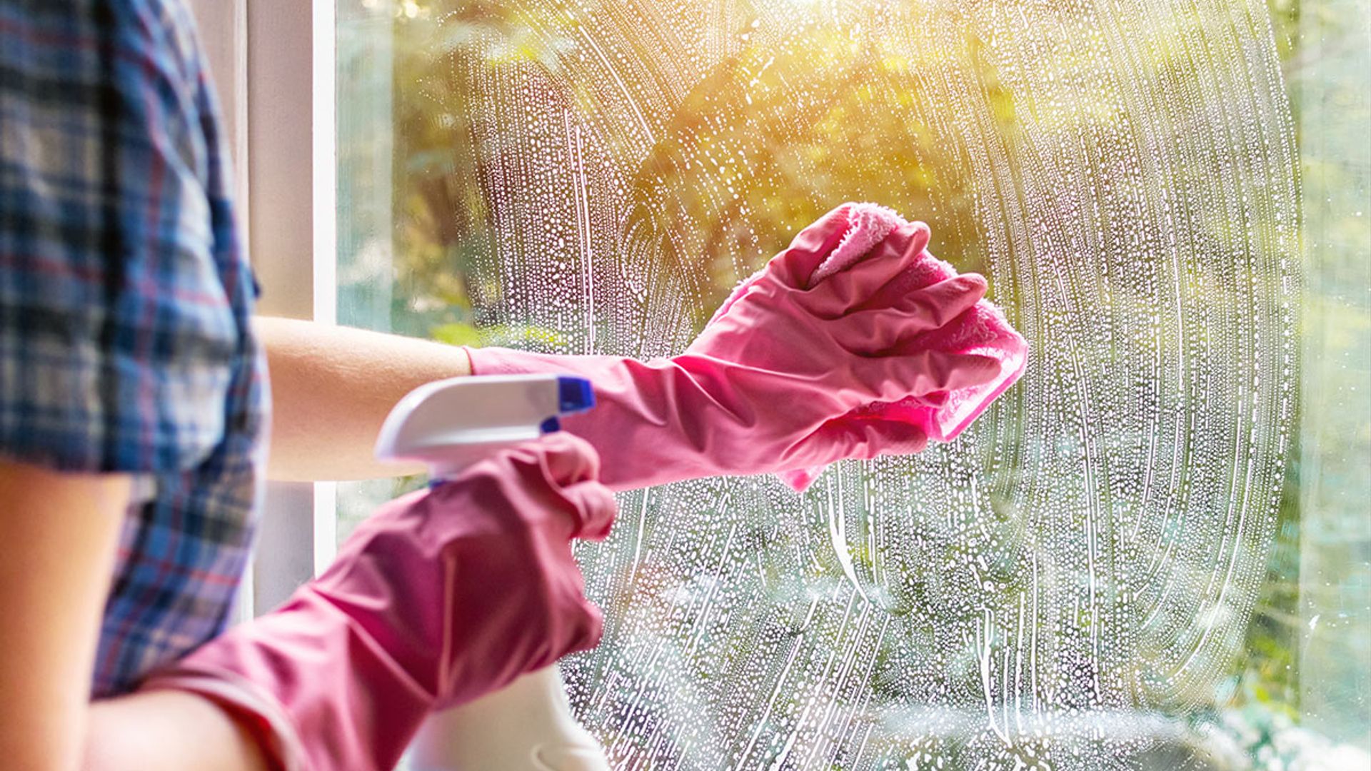 How to clean windows: 7 tips and tricks | HELLO!