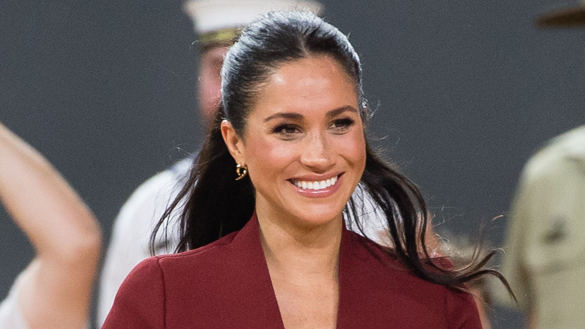 Meghan Markle stuns in romantic red outfit for secret Valentine's Day date with Prince Harry ...
