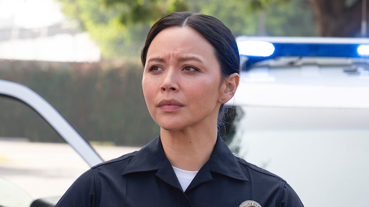 The Rookie's Melissa O'Neill clears up 'epic kiss' rumors — exclusive ...