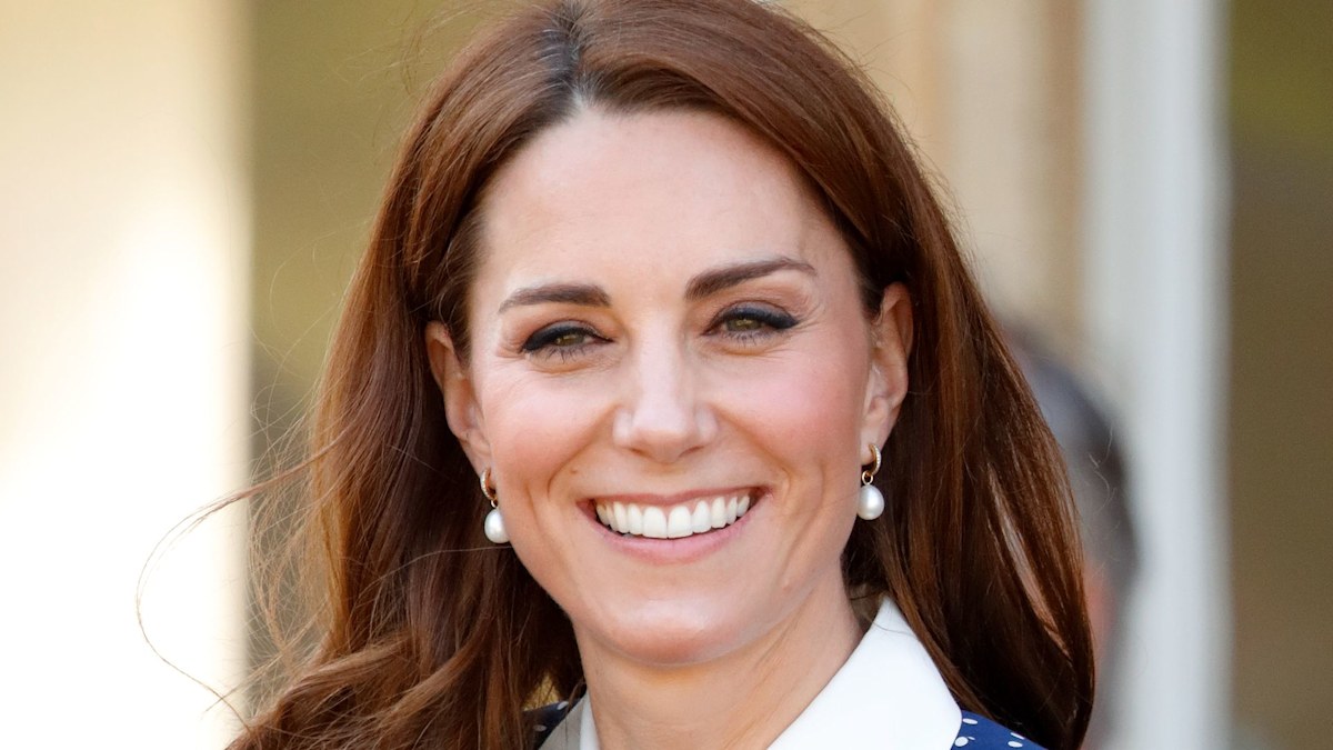 Kate Middleton's family member copies her most iconic leg-baring dress ...