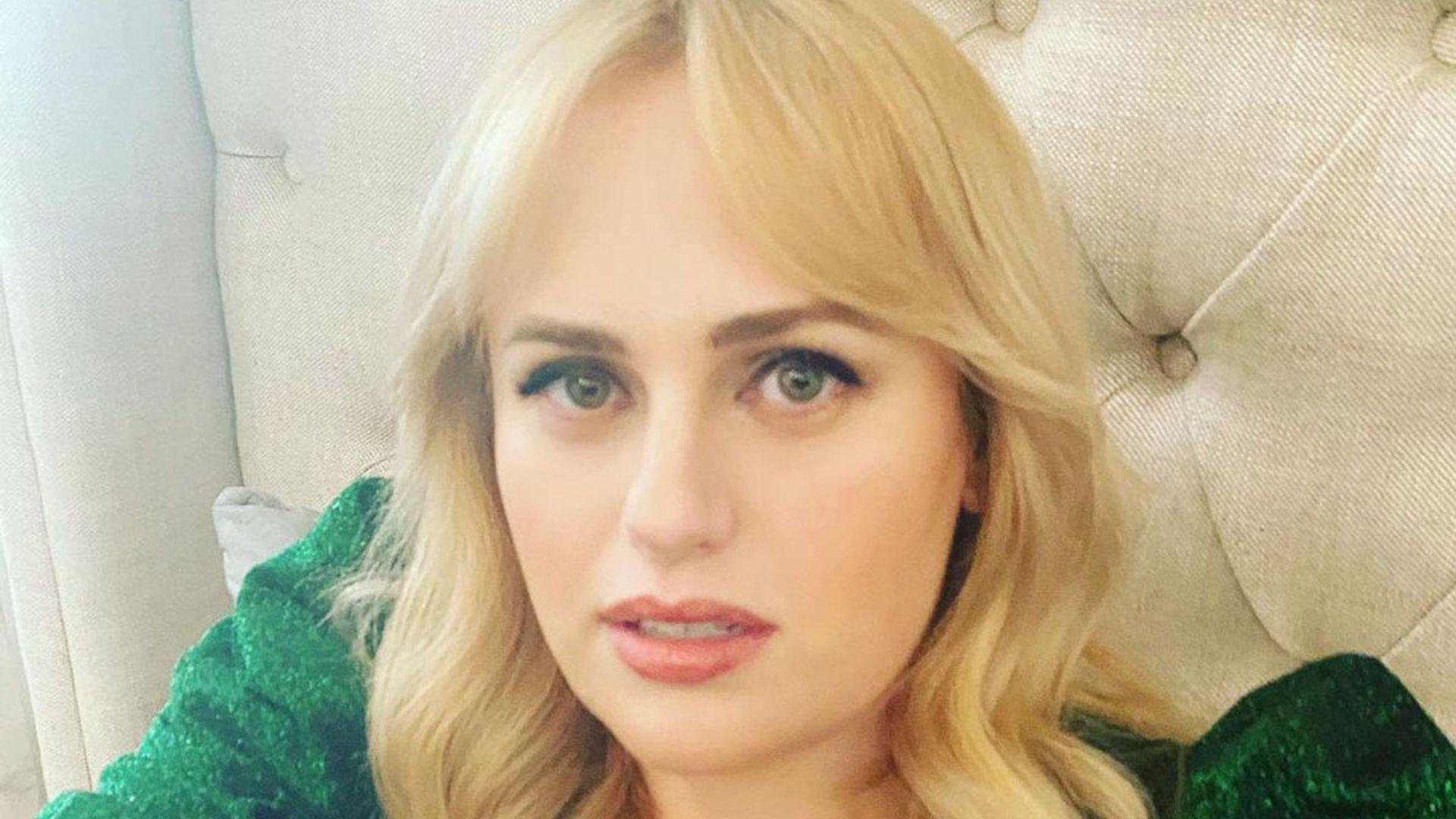 Rebel Wilson makes bold statement in skinny jeans as she showcases her ...