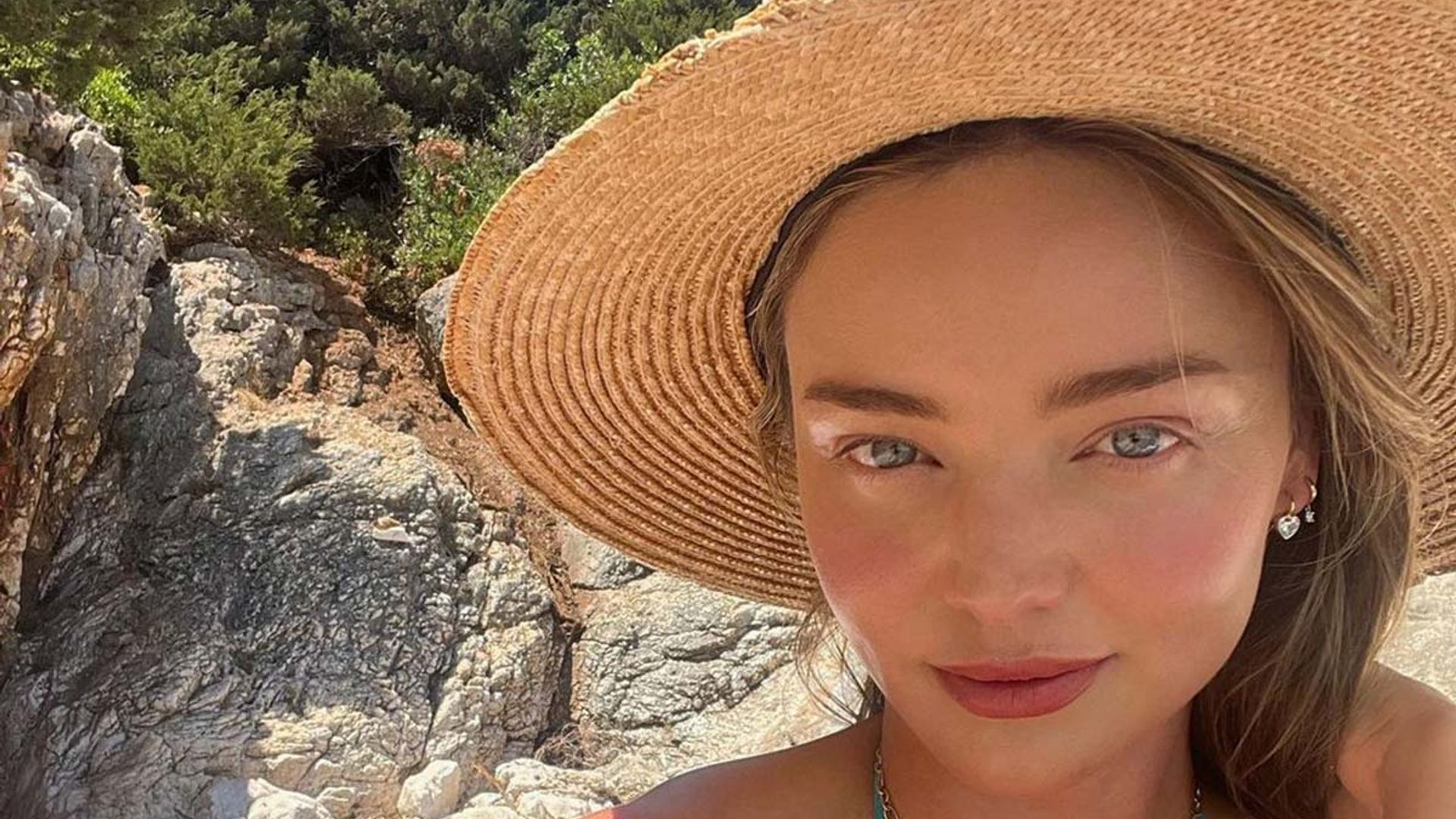 Miranda Kerr stuns in string bikini as she hits the beach following ...